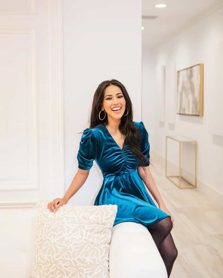 Suzy Lamb Net Worth 2022| Age, Career, And Family - The Famous Things